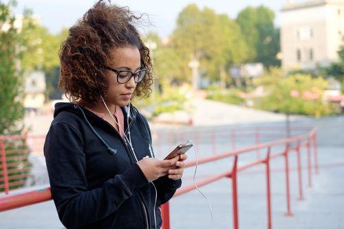 Americans Now Spend 5 Hours A Day On Mobile Devices | MyRatePlan